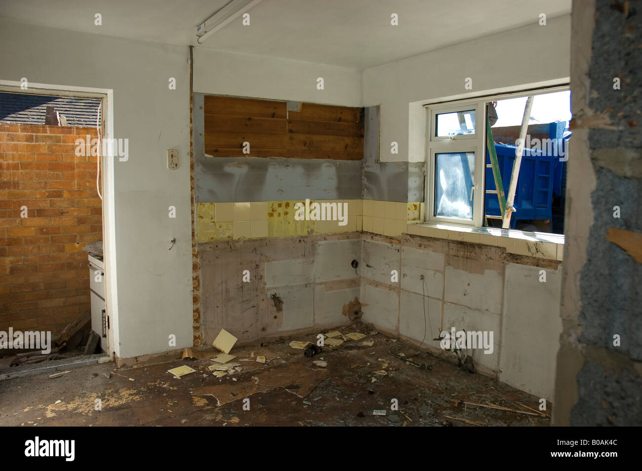 Derelict kitchen hi-res stock photography and images - Alamy