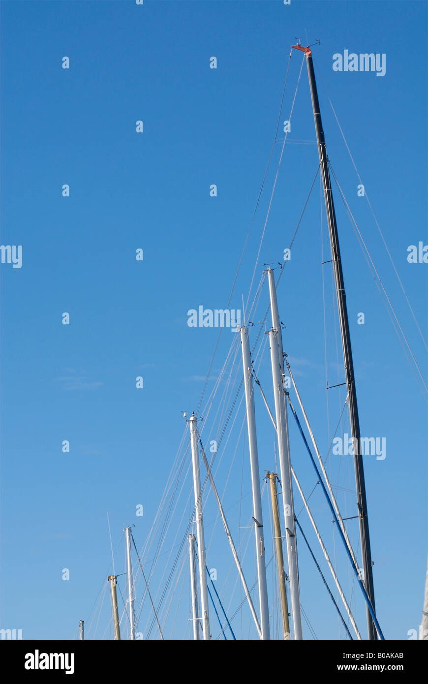Masts vertical hi-res stock photography and images - Alamy