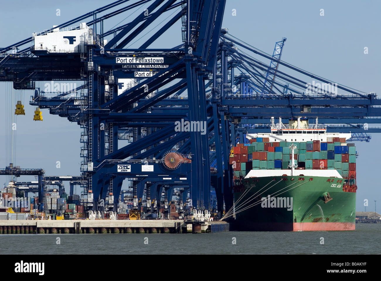 Britains largest container port hi-res stock photography and images - Alamy