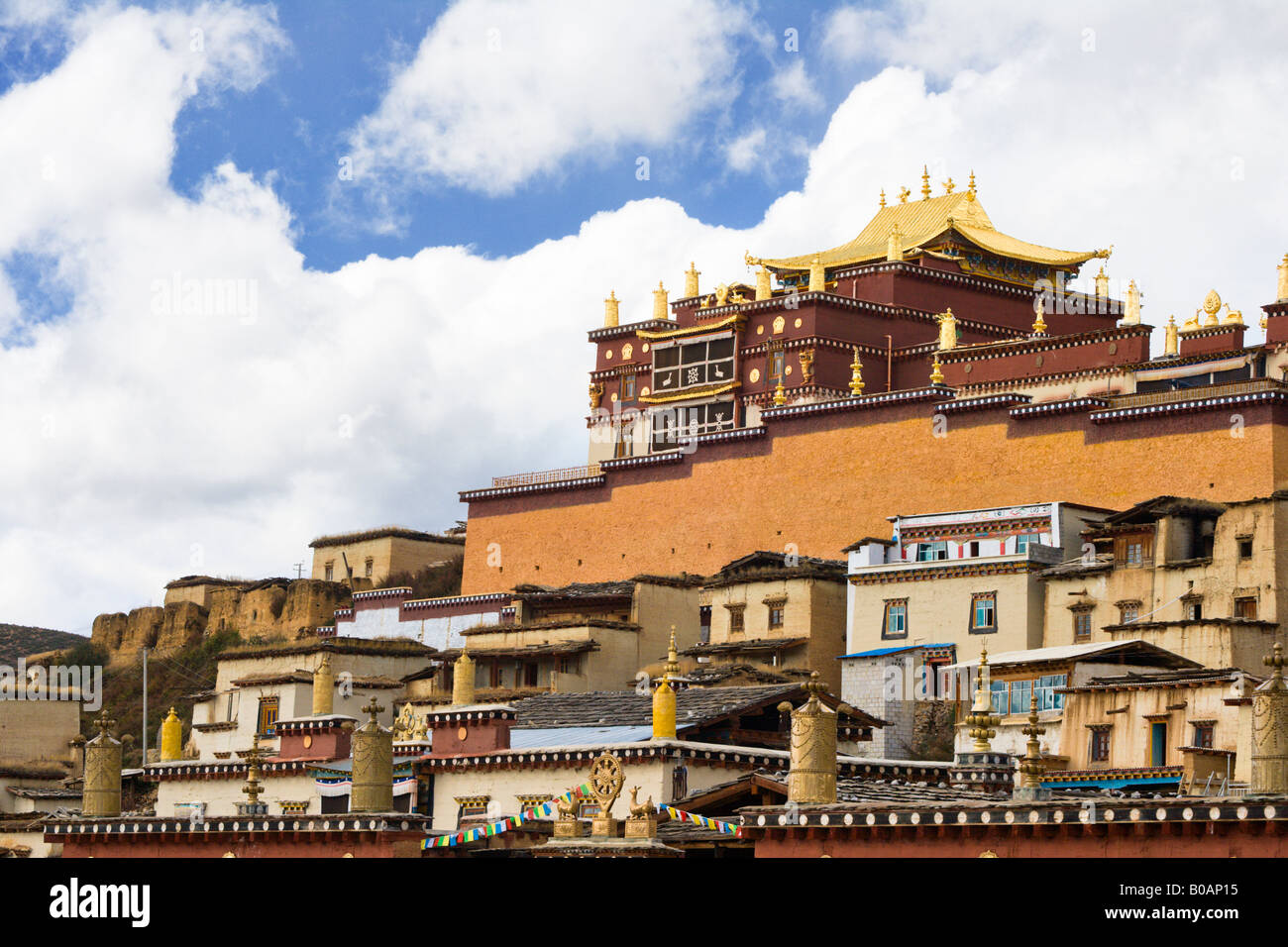 Sungtseling Tibetan Bhuddist monastery, Zhongdian, Yunnan, China Stock ...