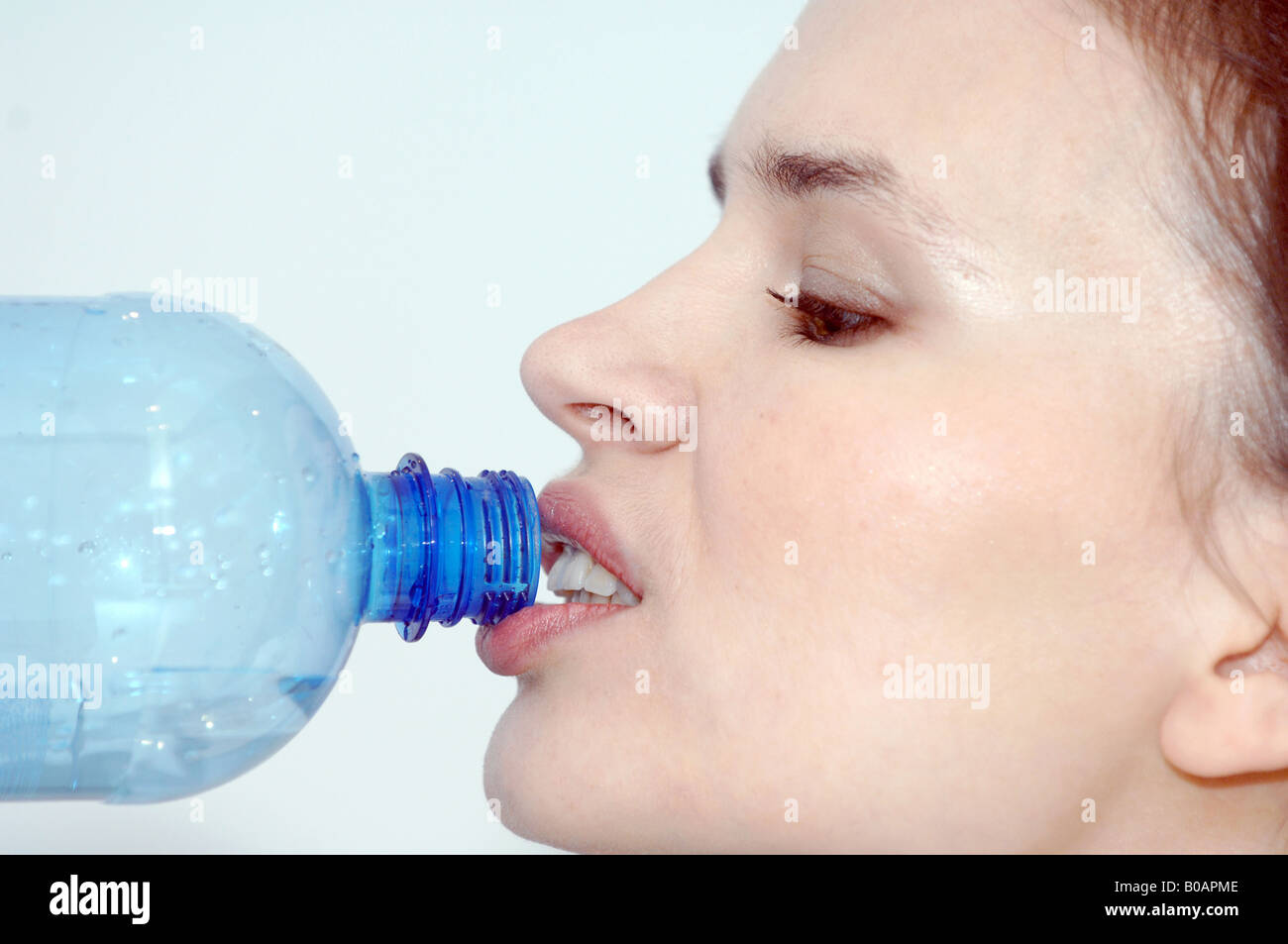 woman drinking water out of a bottle Stock Photo - Alamy