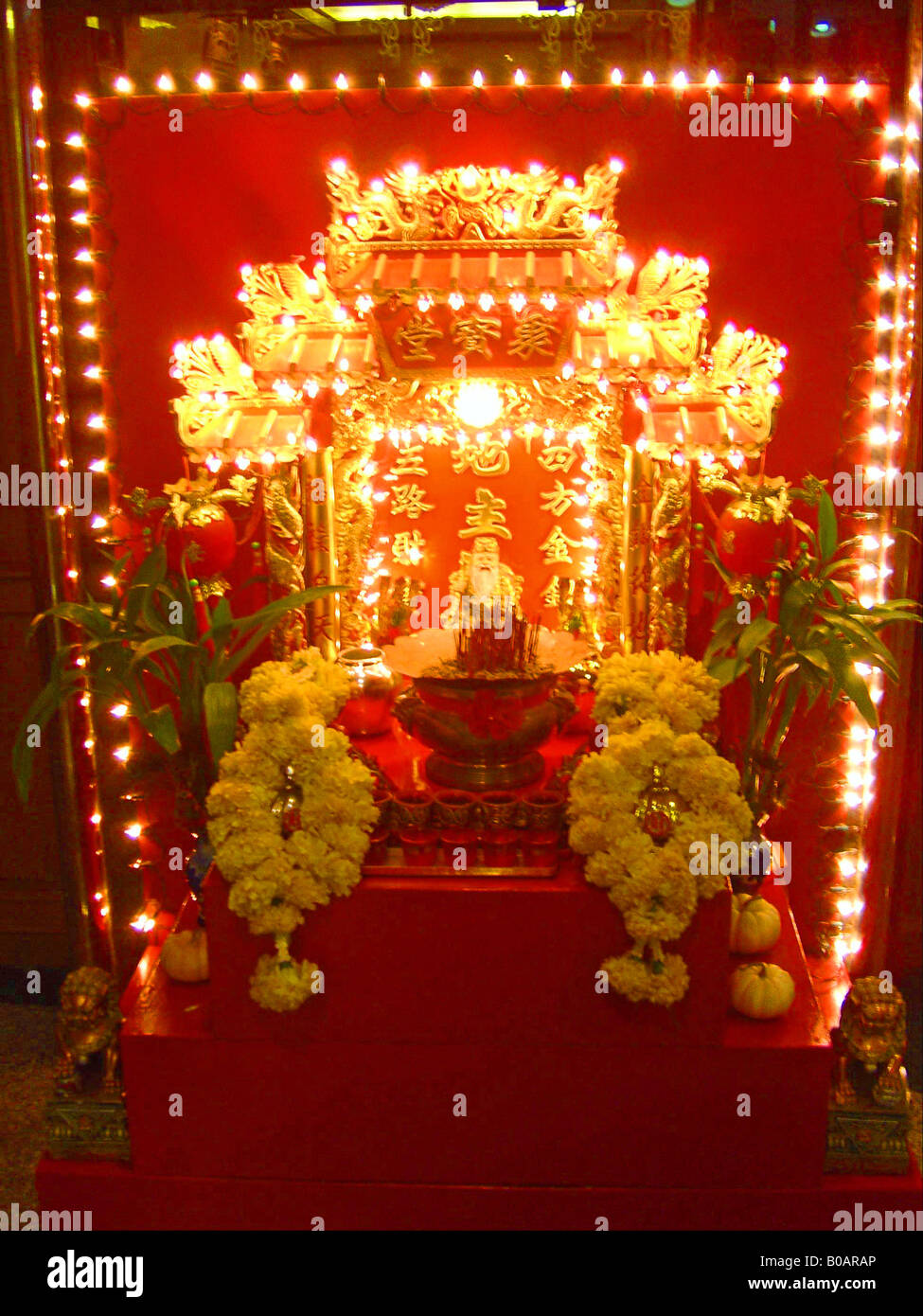 Family shrine thailand hi-res stock photography and images - Alamy