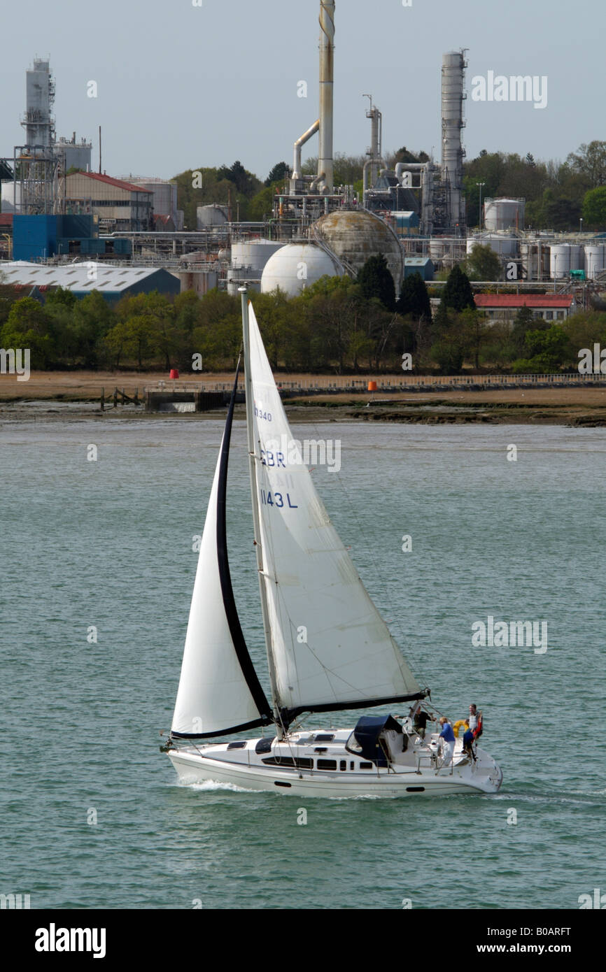 Exxonmobil Fawley Oil Refinery Stock Photos & Exxonmobil Fawley Oil ...