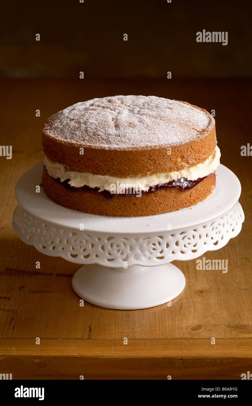 Victoria Sponge Cake Stock Photo - Alamy