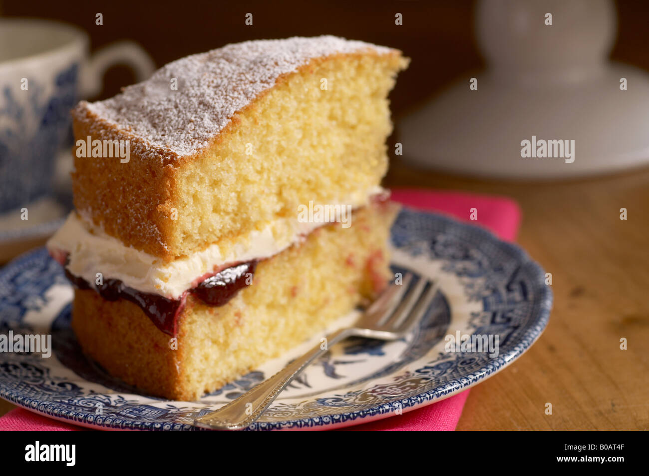 Sponge slice cake hi-res stock photography and images - Alamy