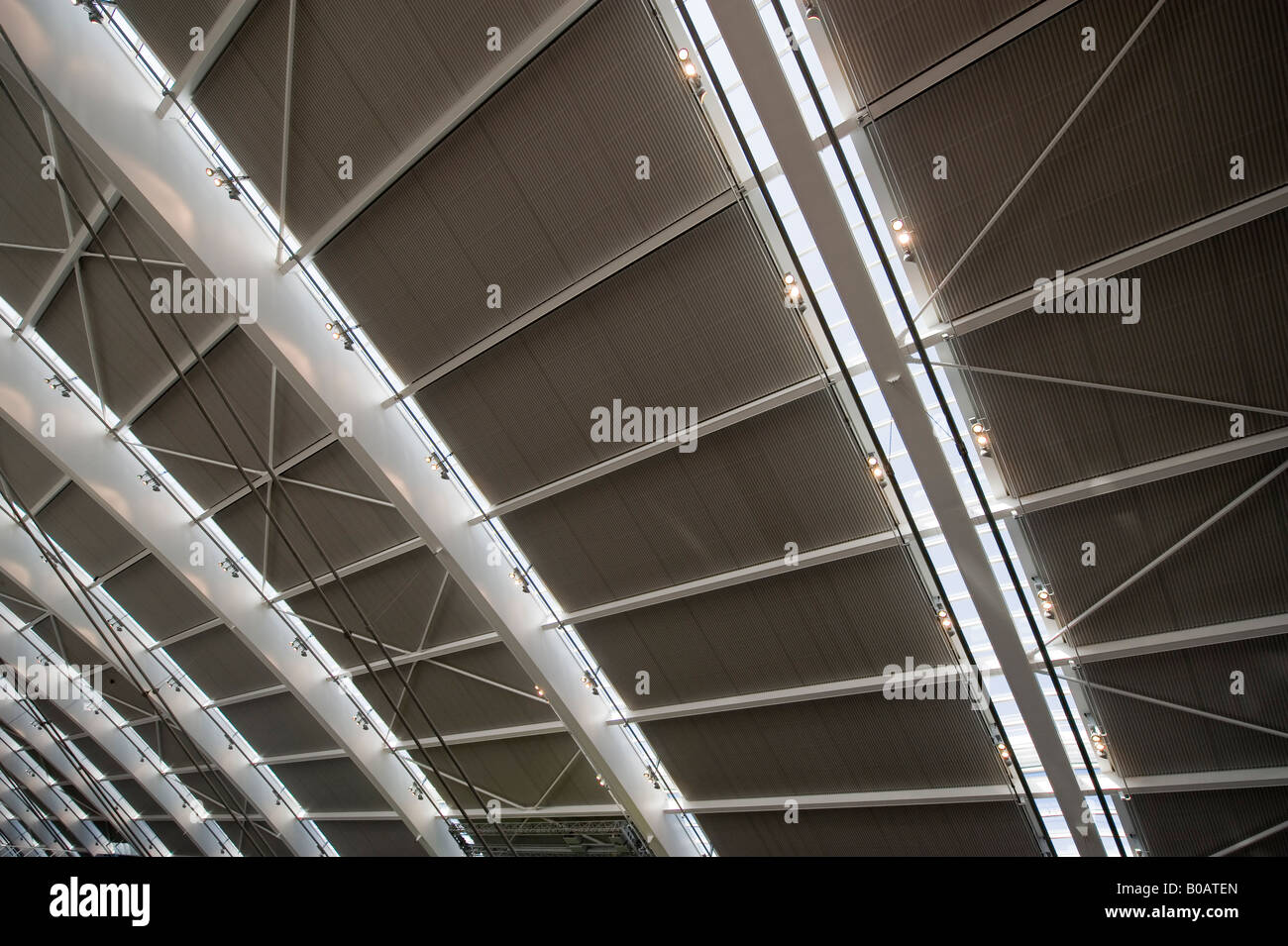 arched roof terminal five heathrow london Stock Photo - Alamy
