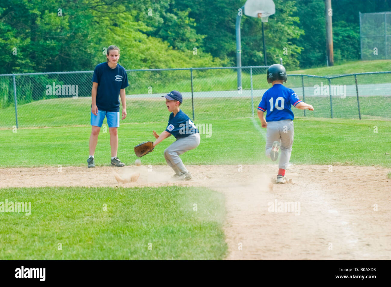Preteen run competition not football hi-res stock photography and ...