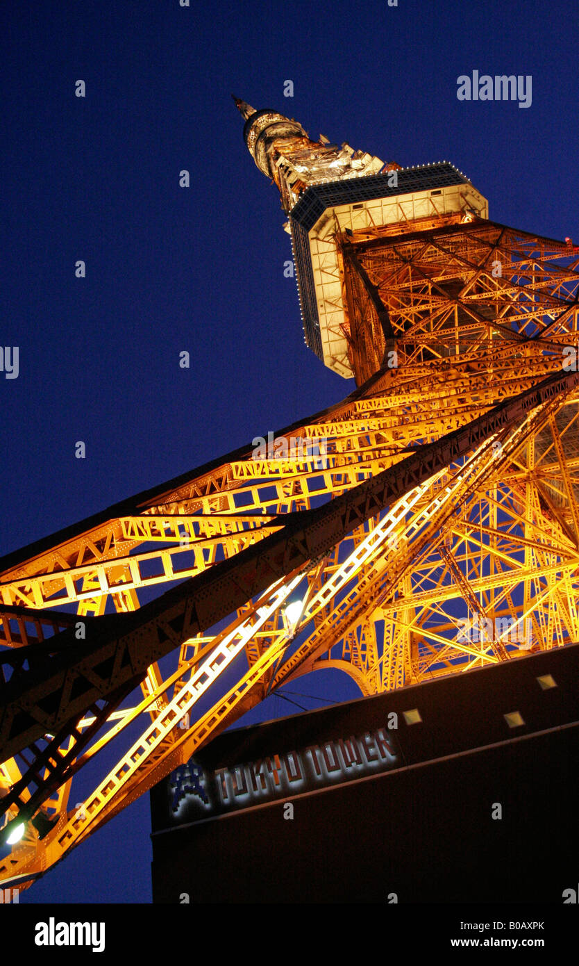 Tokyo Tower in Japan at dusk in the Shiba-koen district of Minato ...