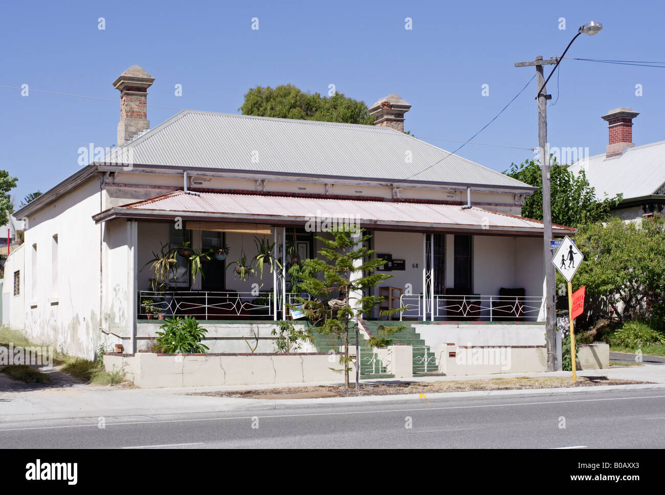 Traditional home house hi-res stock photography and images - Alamy