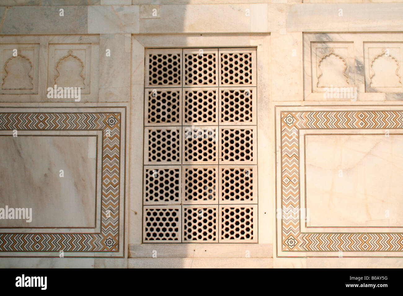 Detail of the lattice work in a window at the Taj Mahal Stock Photo - Alamy