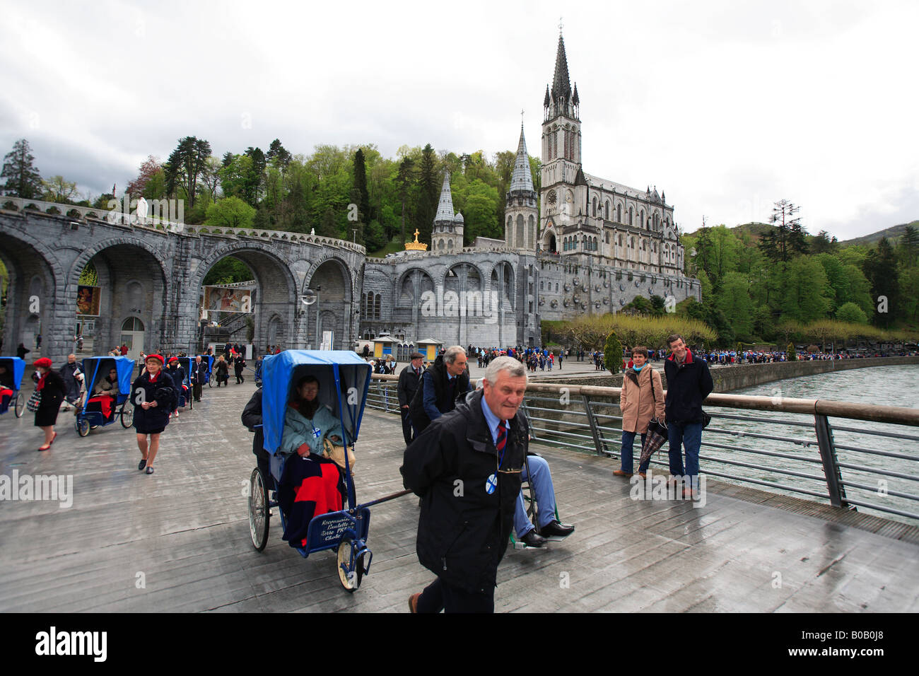 Lourdes procession hi-res stock photography and images - Alamy