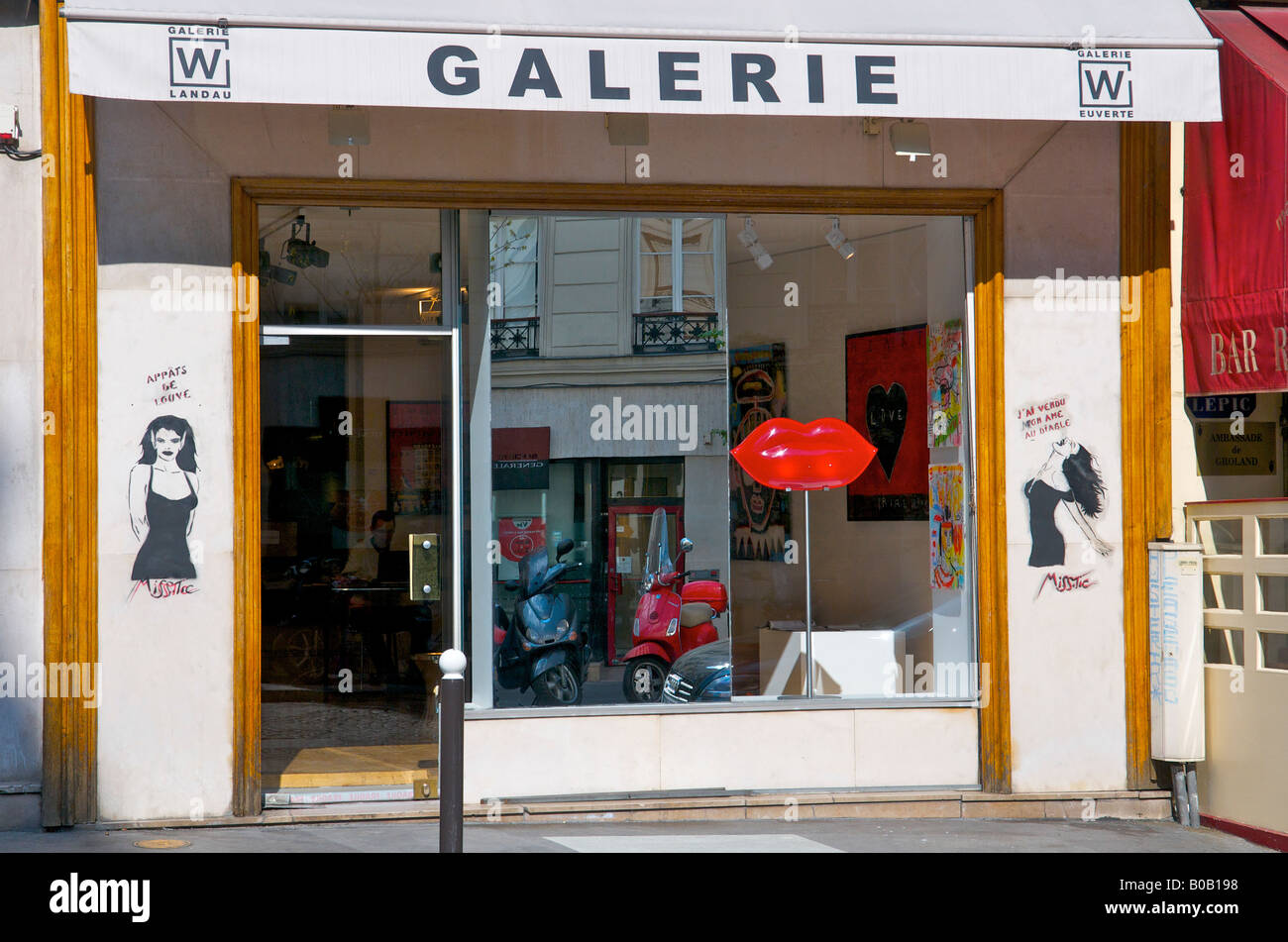 Art gallery window display hi-res stock photography and images - Alamy