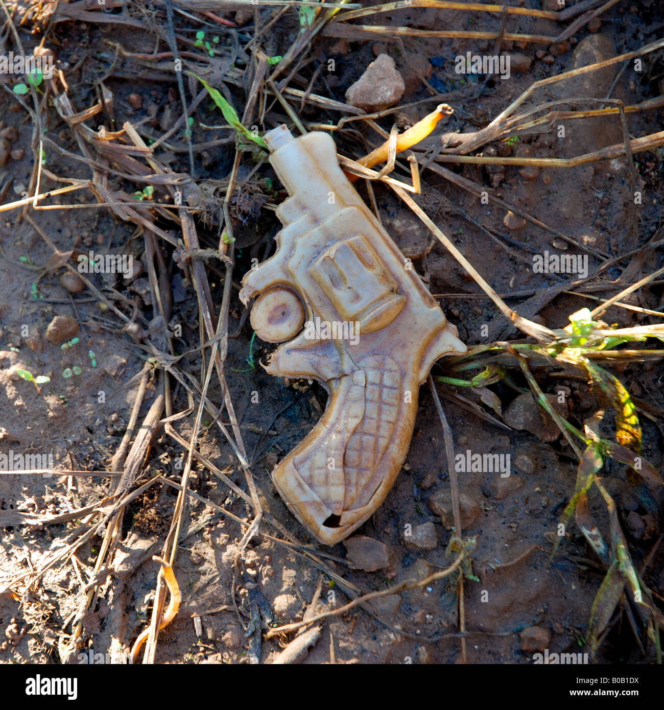 Child broken toy sad hi-res stock photography and images - Alamy