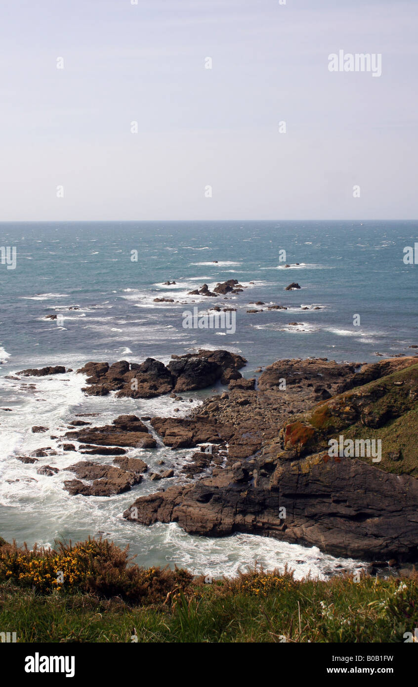 THE COASTLINE AT LIZARD HEAD ON THE CORNISH COAST. CORNWALL ENGLAND ...