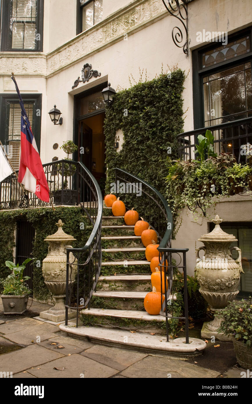 Wrought iron architecture in savannah hi-res stock photography and ...