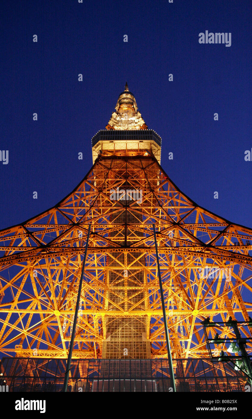 Tokyo Tower in Japan at dusk in the Shiba-koen district of Minato ...