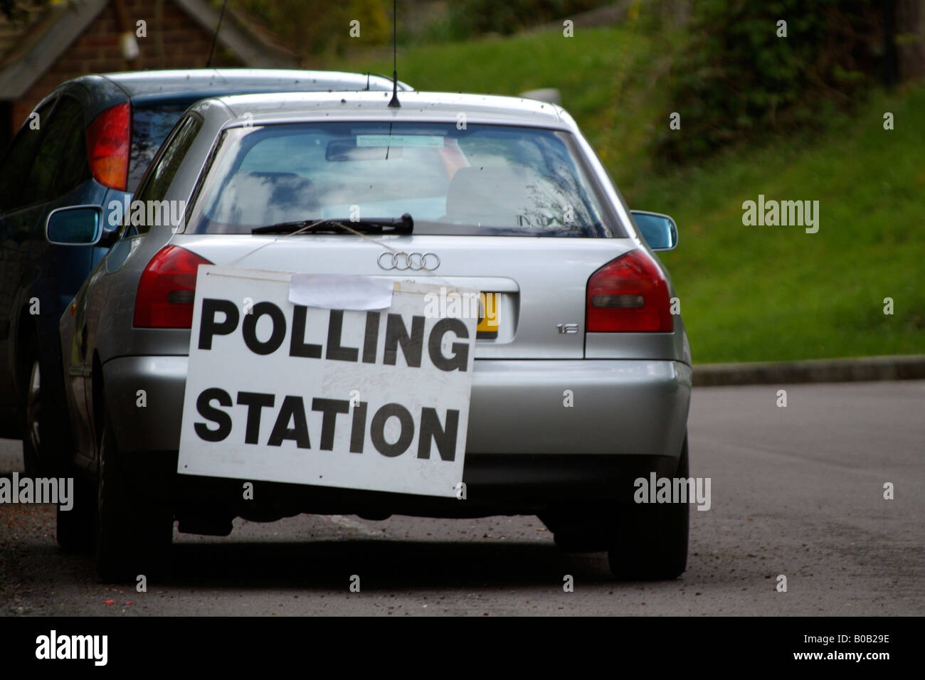 English polling station sign hi-res stock photography and images - Alamy
