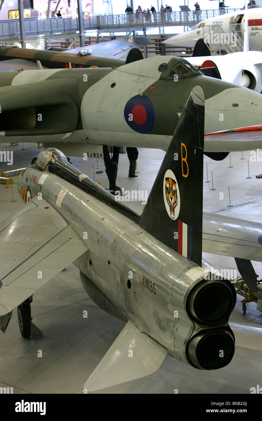 RAF LIGHTNING AND VULCAN 1960's AIRCRAFT -IMPERIAL war museum duxford ...