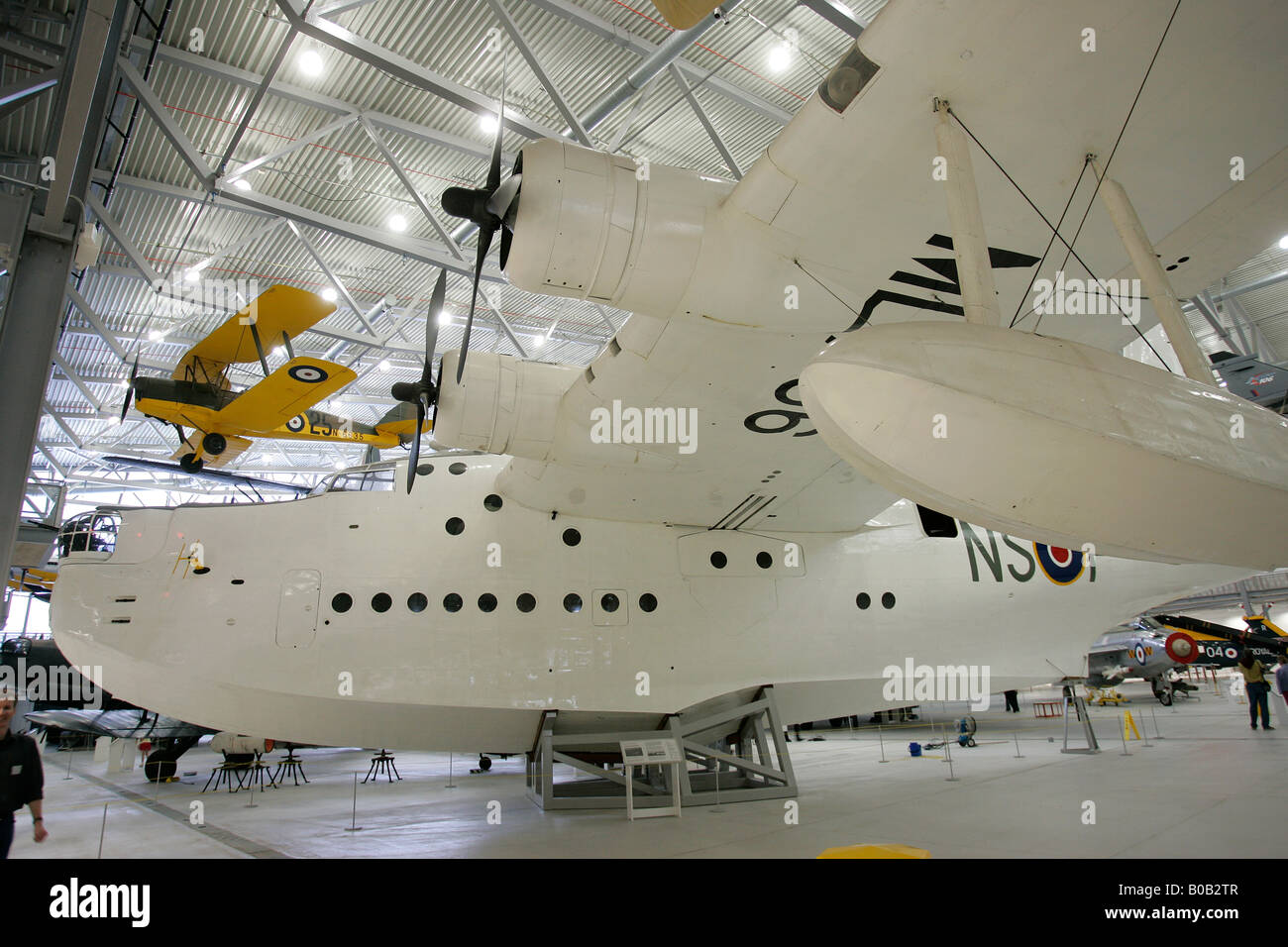 Raf sunderland flying boat aircraft hi-res stock photography and images ...
