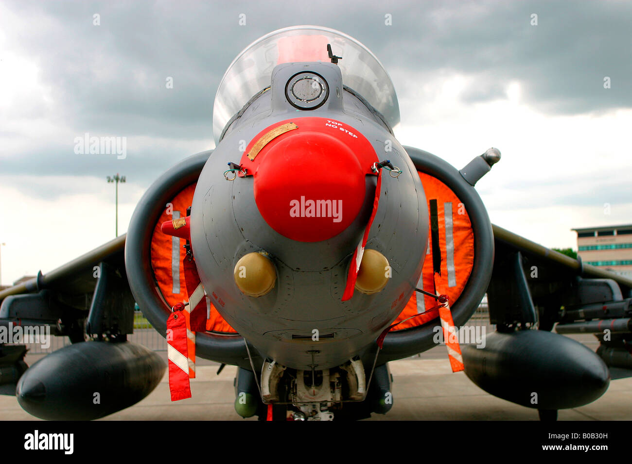 RAF HARRIER jump JET vertical take off AIRCRAFT Stock Photo - Alamy