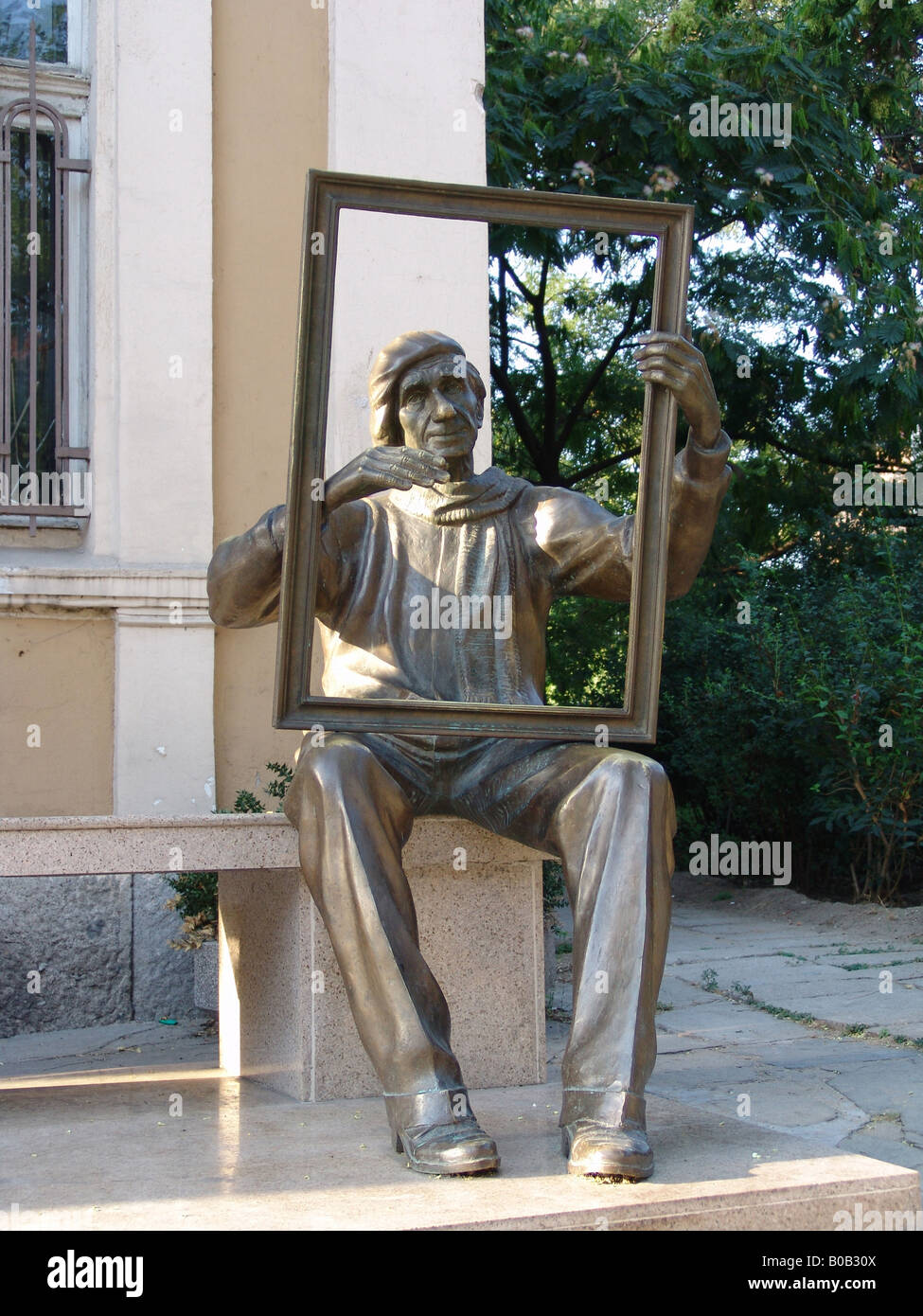 Statue of painter Old Town, Plovdiv Stock Photo - Alamy