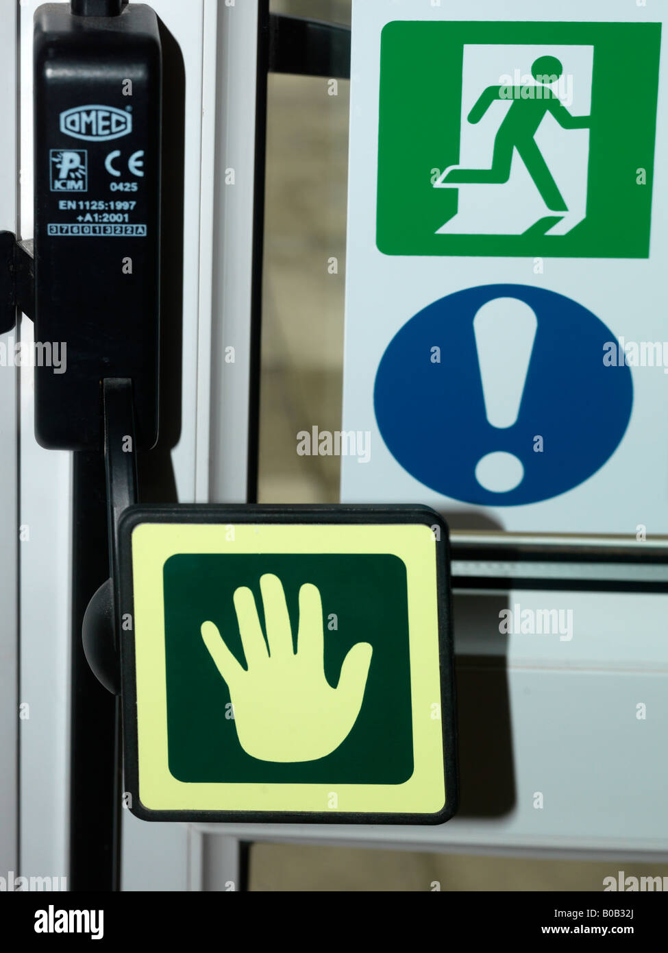 Emergency exit signs hi-res stock photography and images - Alamy