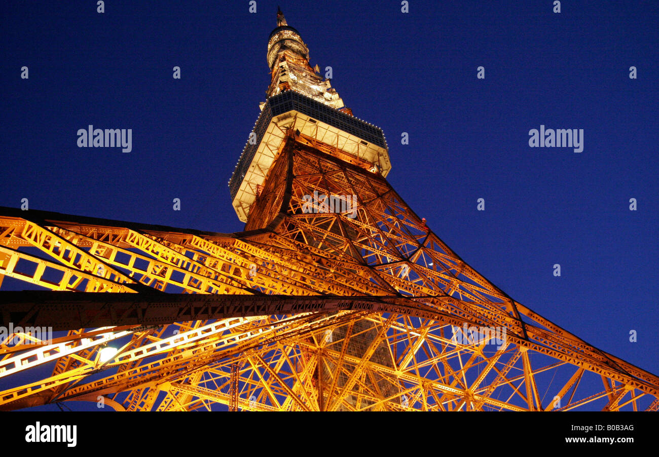 Tokyo Tower in Japan at dusk in the Shiba-koen district of Minato ...