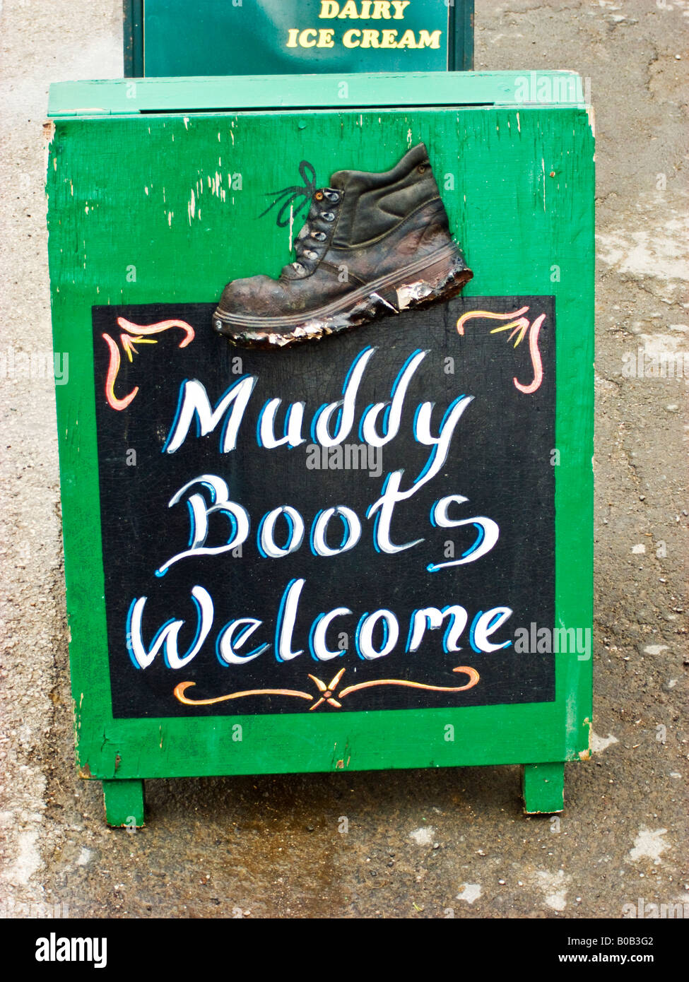 Sign in Malham Yorkshire Muddy Boots Welcome Stock Photo - Alamy