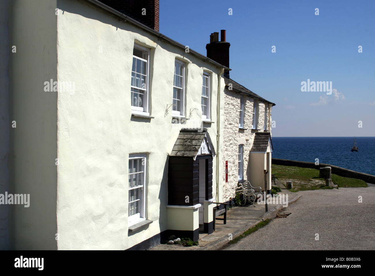 Traditional cornish cottage hi-res stock photography and images - Alamy
