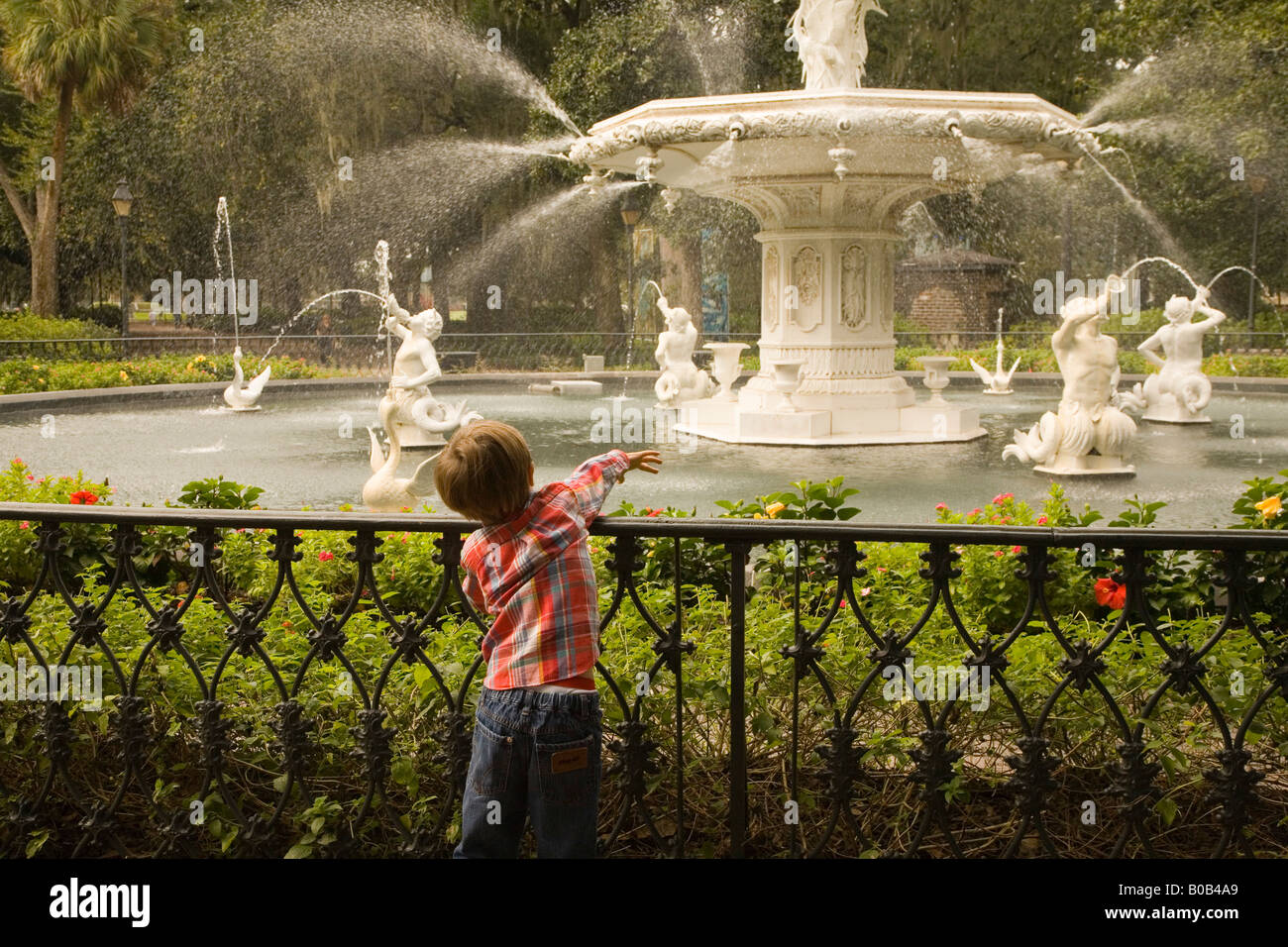 Coin fountain boy hi-res stock photography and images - Alamy