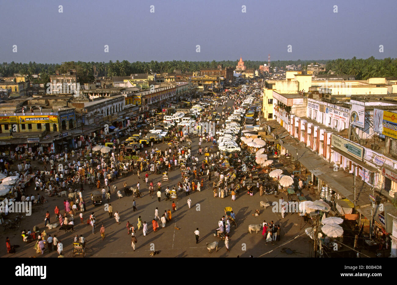 India flag road hi-res stock photography and images - Alamy