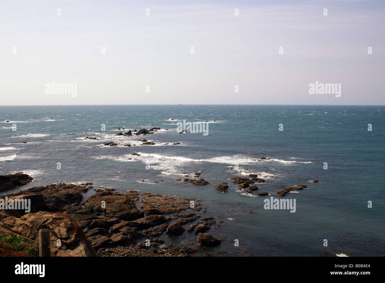 THE COASTLINE AT LIZARD HEAD ON THE CORNISH COAST. CORNWALL ENGLAND ...