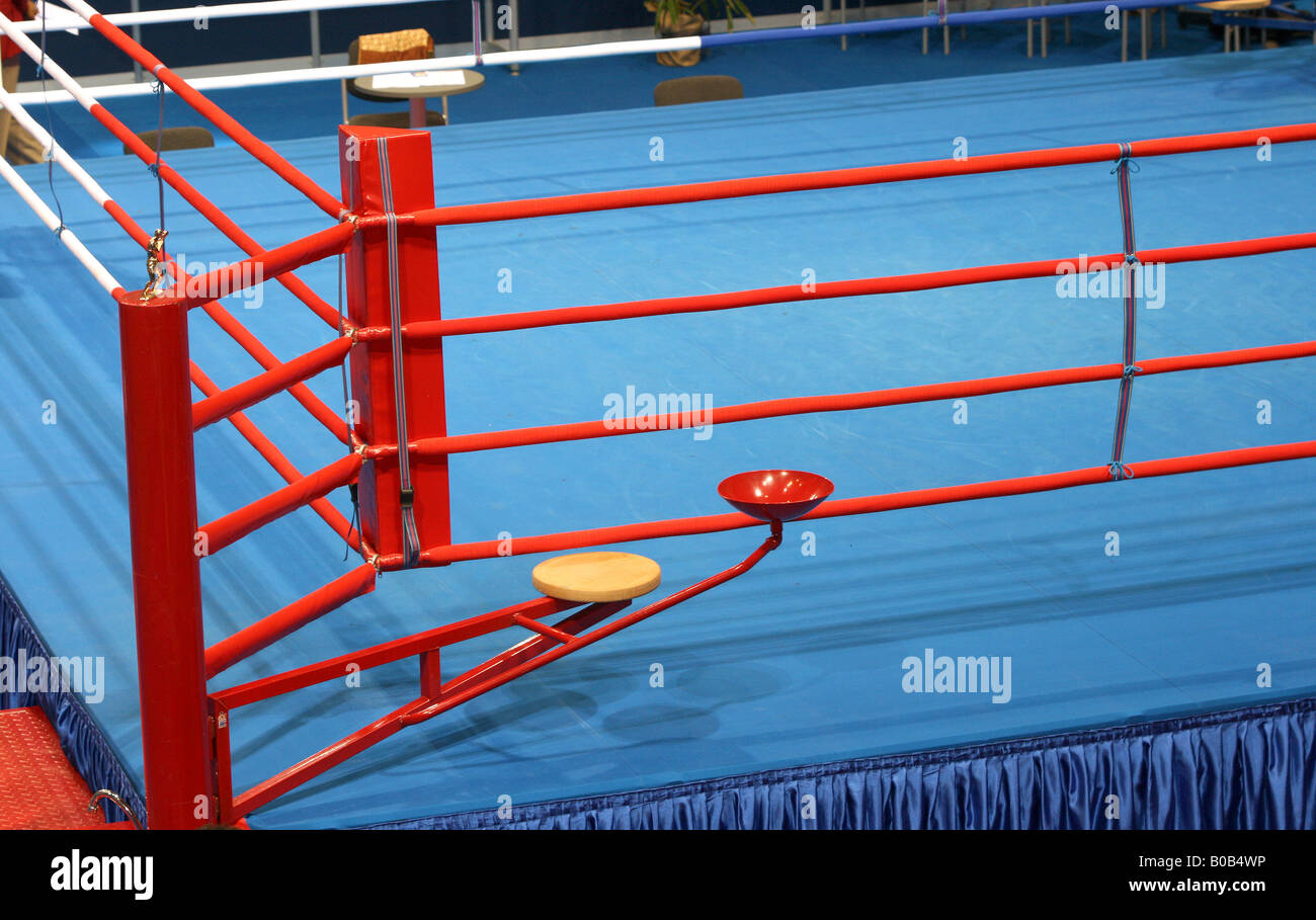 White ring sports arena hi-res stock photography and images - Alamy