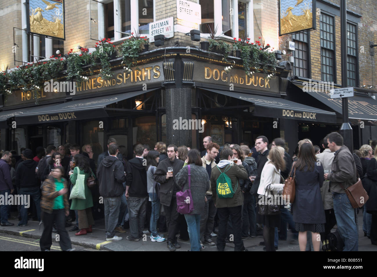 The dog and duck pub hi-res stock photography and images - Alamy
