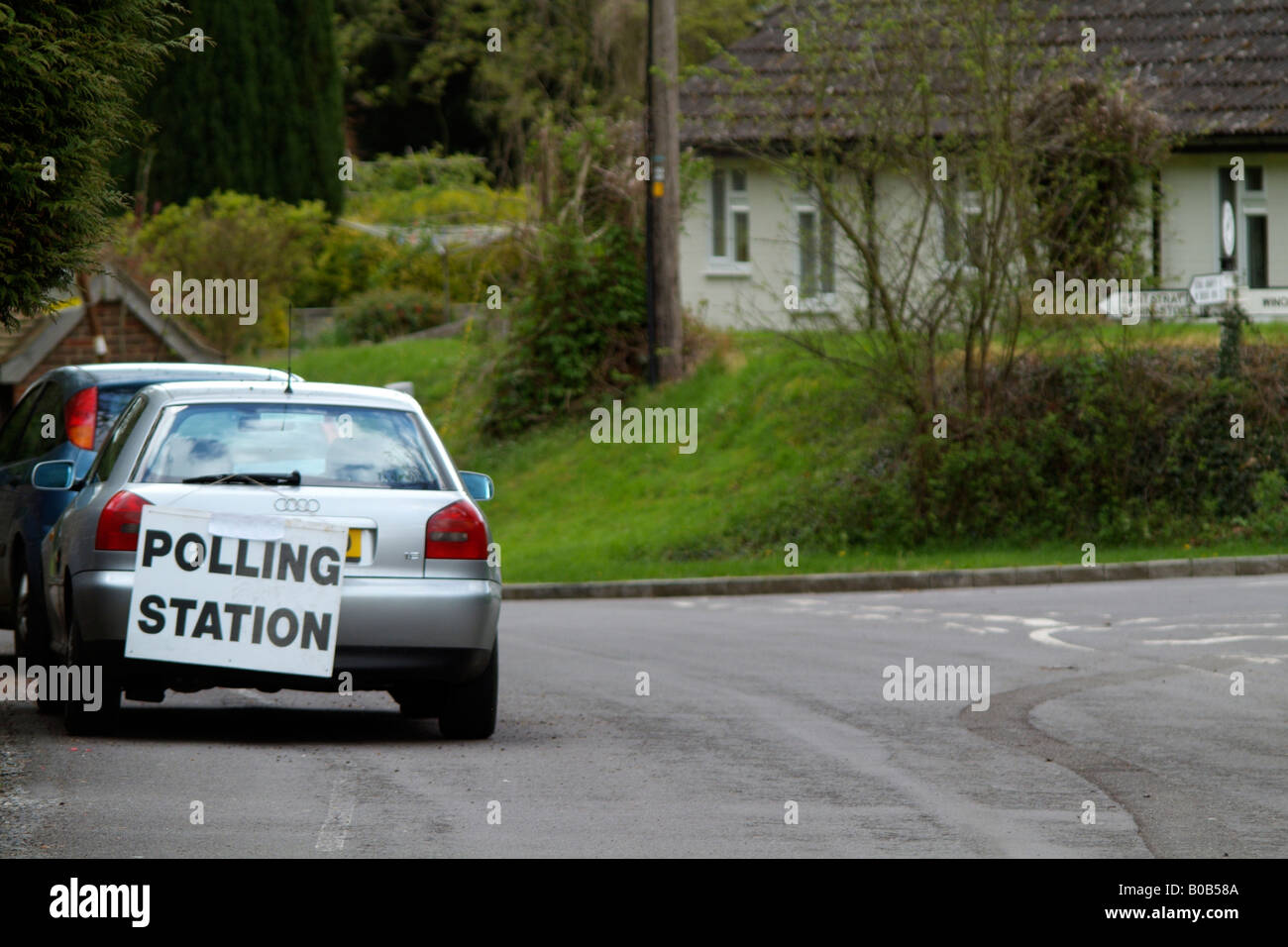 Polling Station Sign or Notice on Rear of Parked Car Stock Photo - Alamy