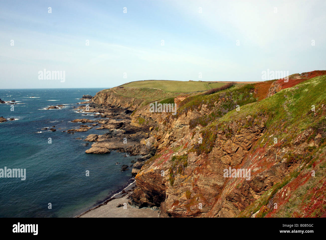 THE COASTLINE AT LIZARD HEAD ON THE CORNISH COAST. CORNWALL ENGLAND ...