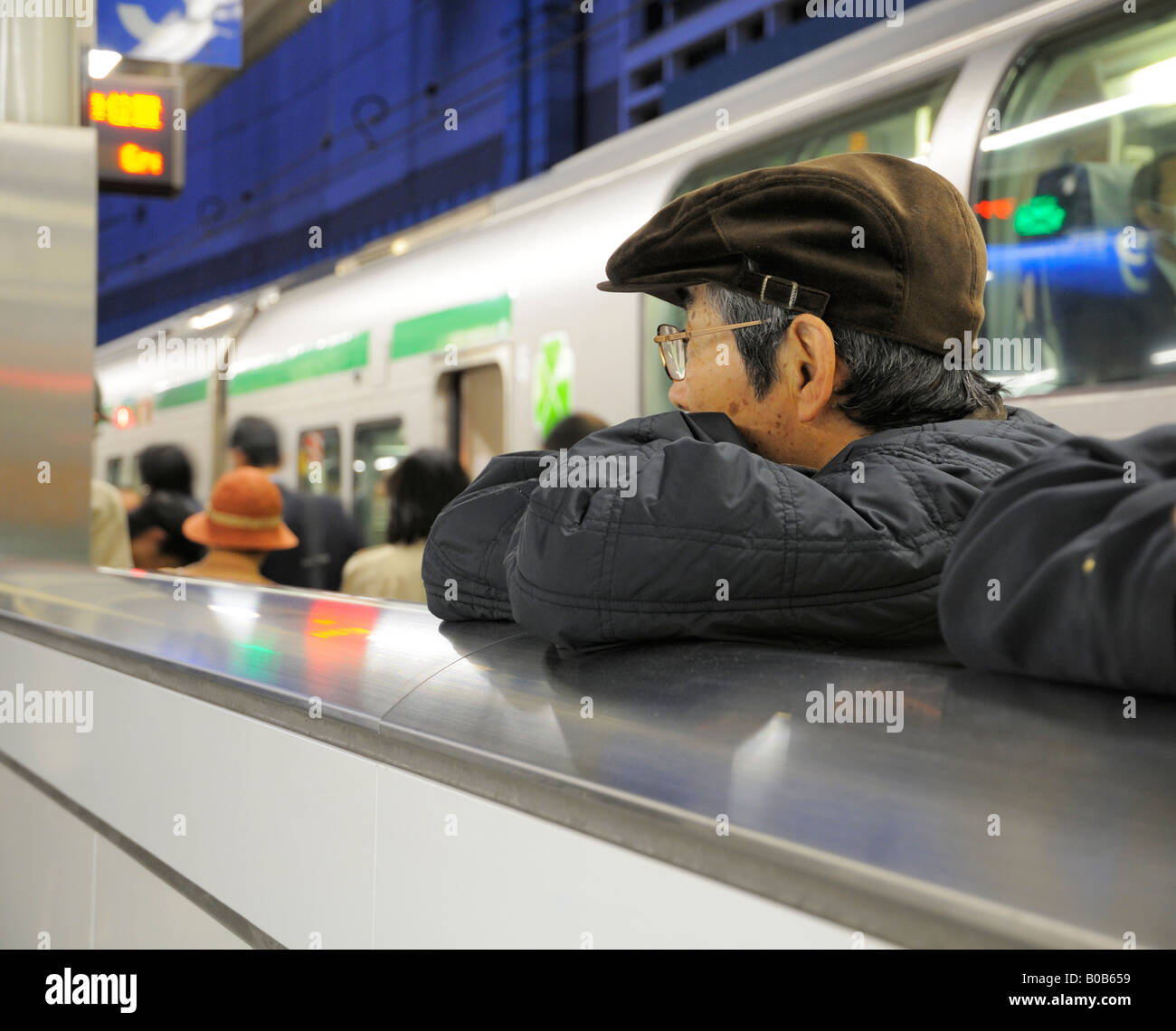 Passengers waiting train japan hi-res stock photography and images - Alamy