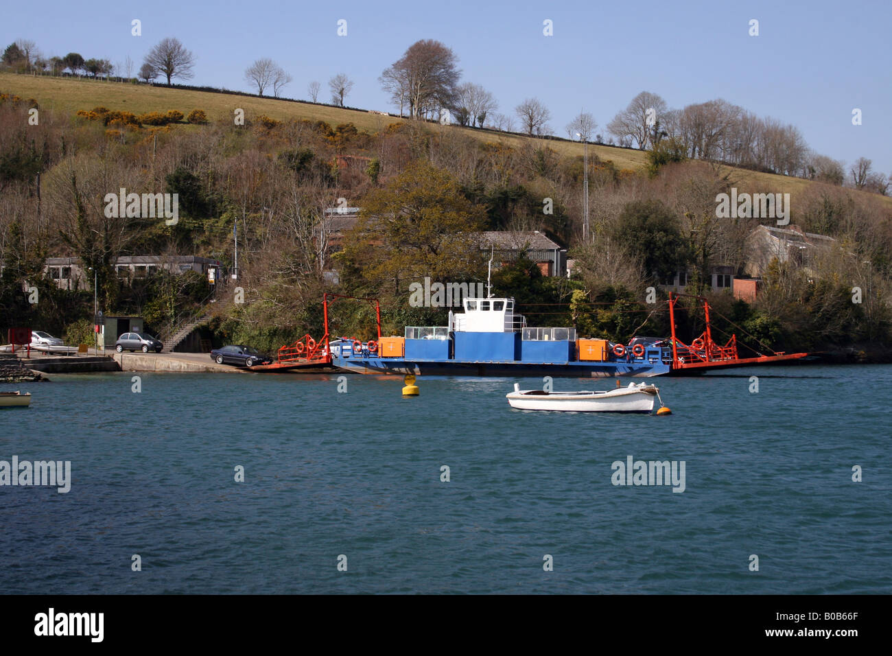 THE VEHICLE FERRY MAKING A CROSSING BETWEEN FOWEY AND BODINNICK ...
