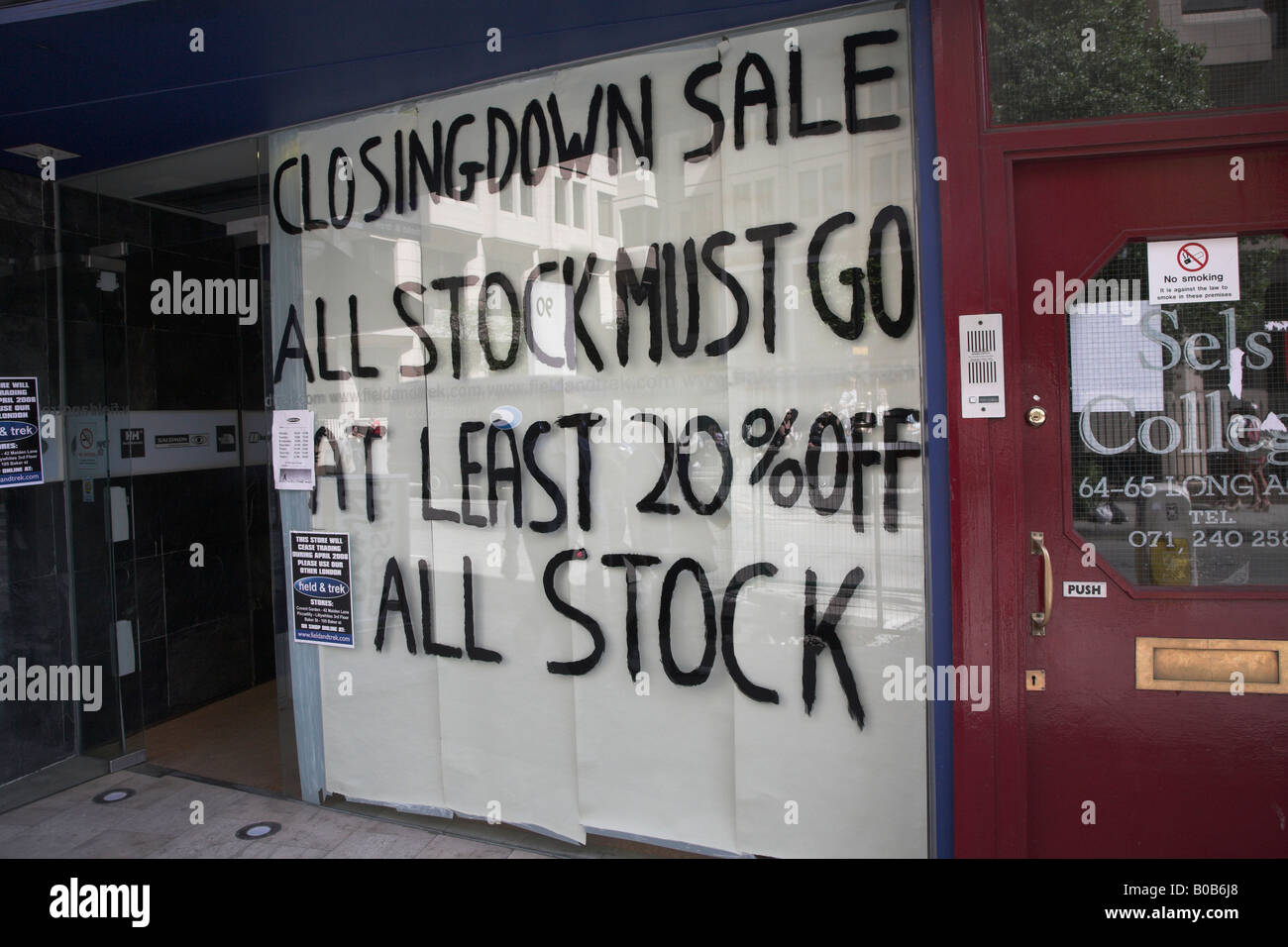 Closing down sale hi-res stock photography and images - Alamy