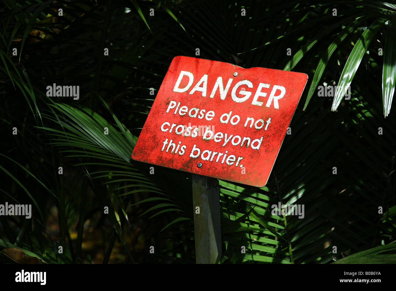 Zoo animals warning sign hi-res stock photography and images - Alamy