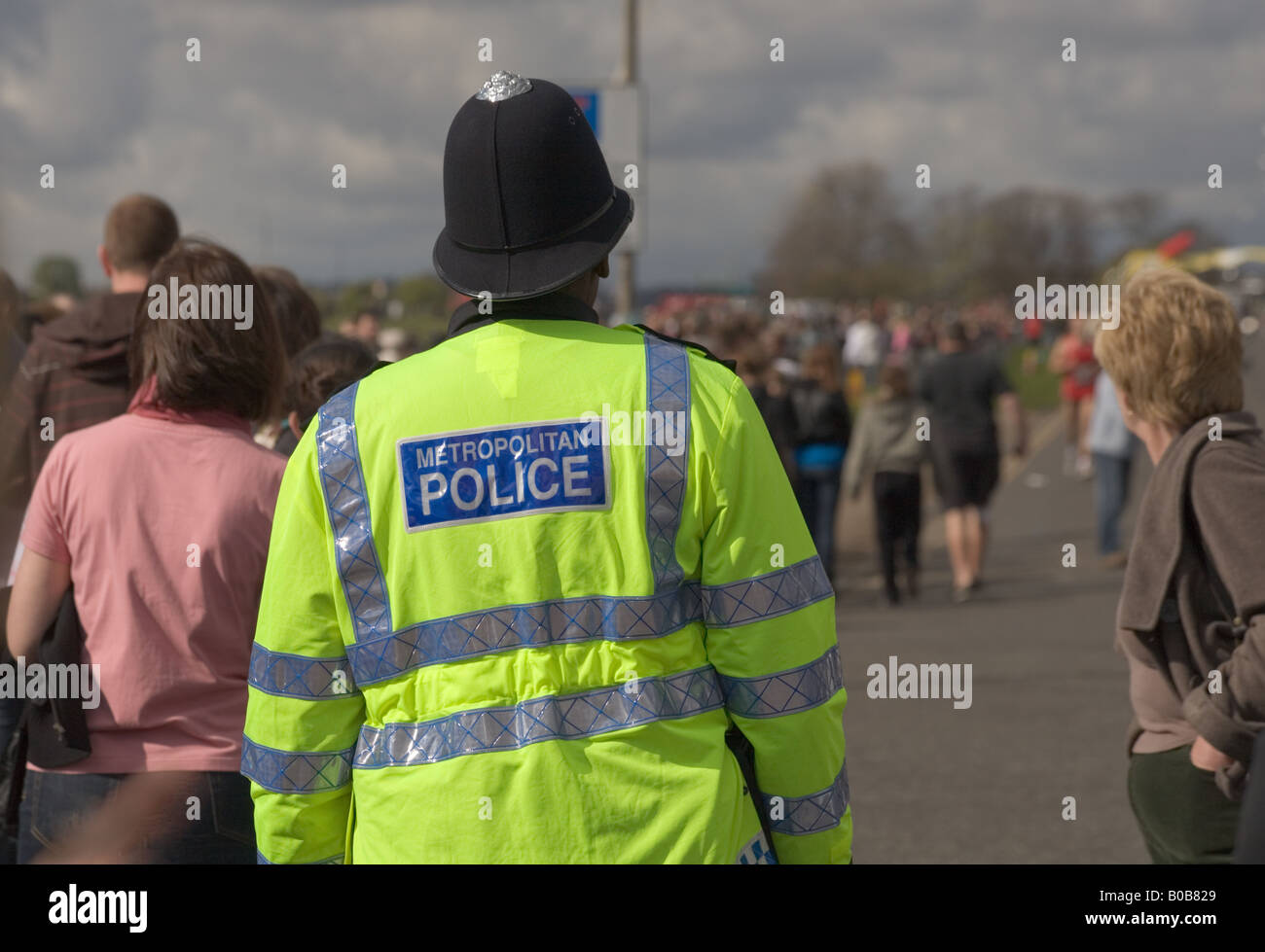 Metropolitan police officer in London Stock Photo - Alamy
