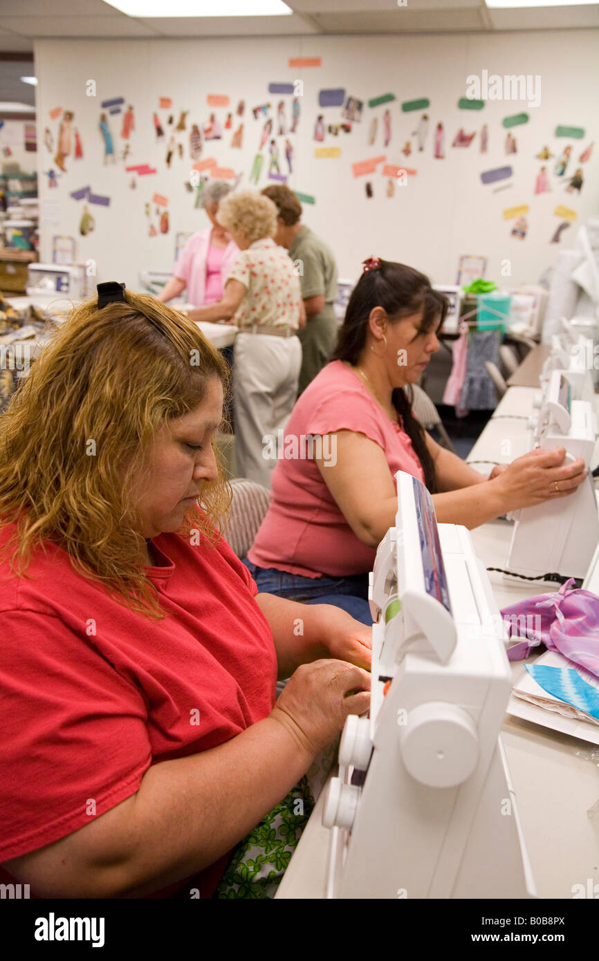 Sewing class hi-res stock photography and images - Alamy