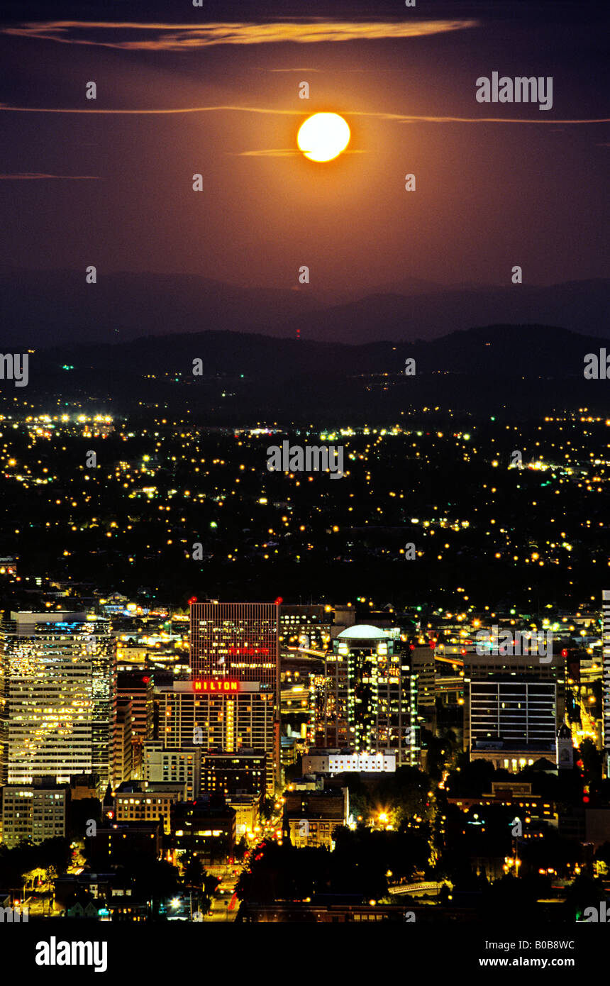 Moon rising over the downtown buildings of Portland Oregon at dusk USA ...
