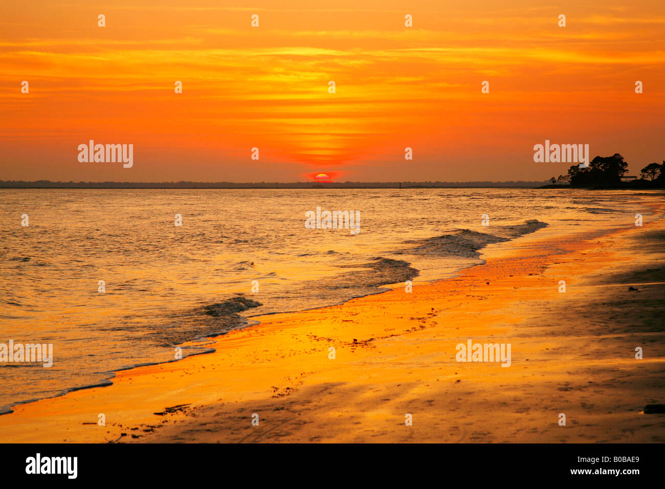 Waves on the beach at sunset, Saint Simon's Island, Georgia coast Stock ...
