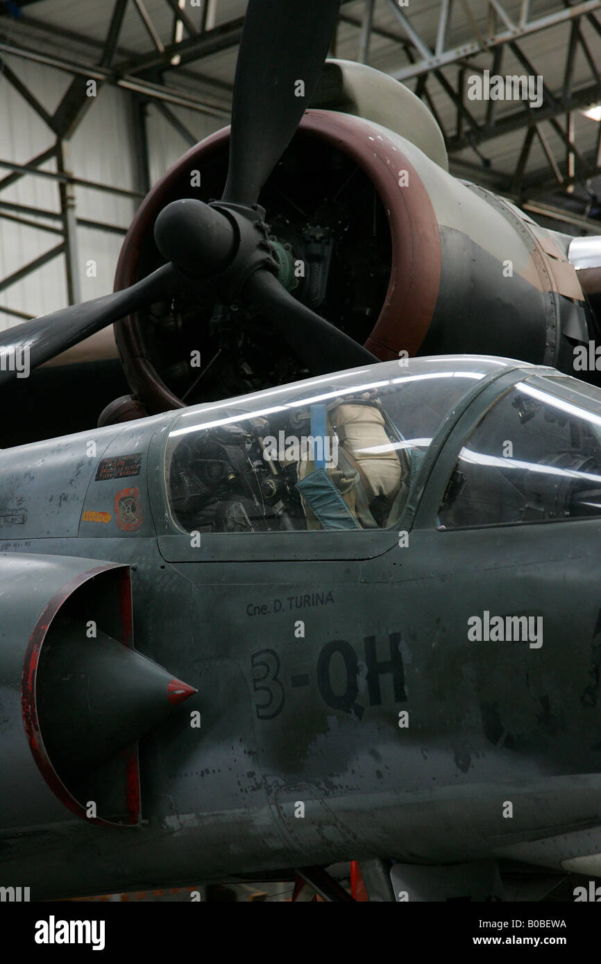 British fighter jet 1950s hi-res stock photography and images - Alamy