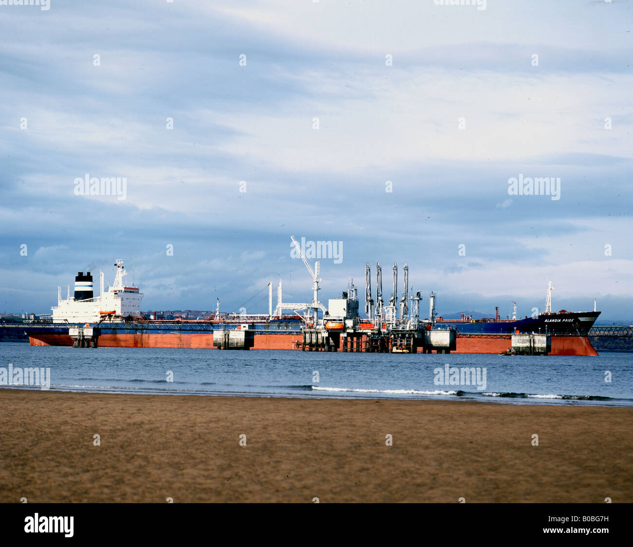 Large Oil Tanker Hound Point Oil Terminal Firth of Forth Scotland Stock ...