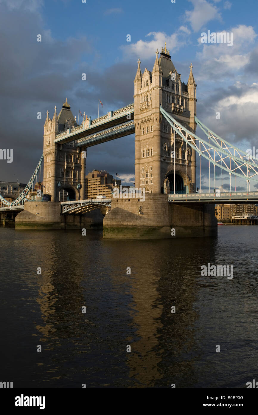 Strong bridge hi-res stock photography and images - Alamy