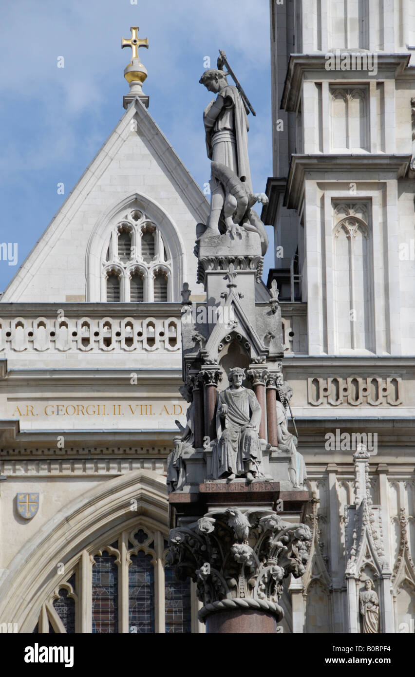 Architectural detail North face of Westminster Abbey and memorial ...