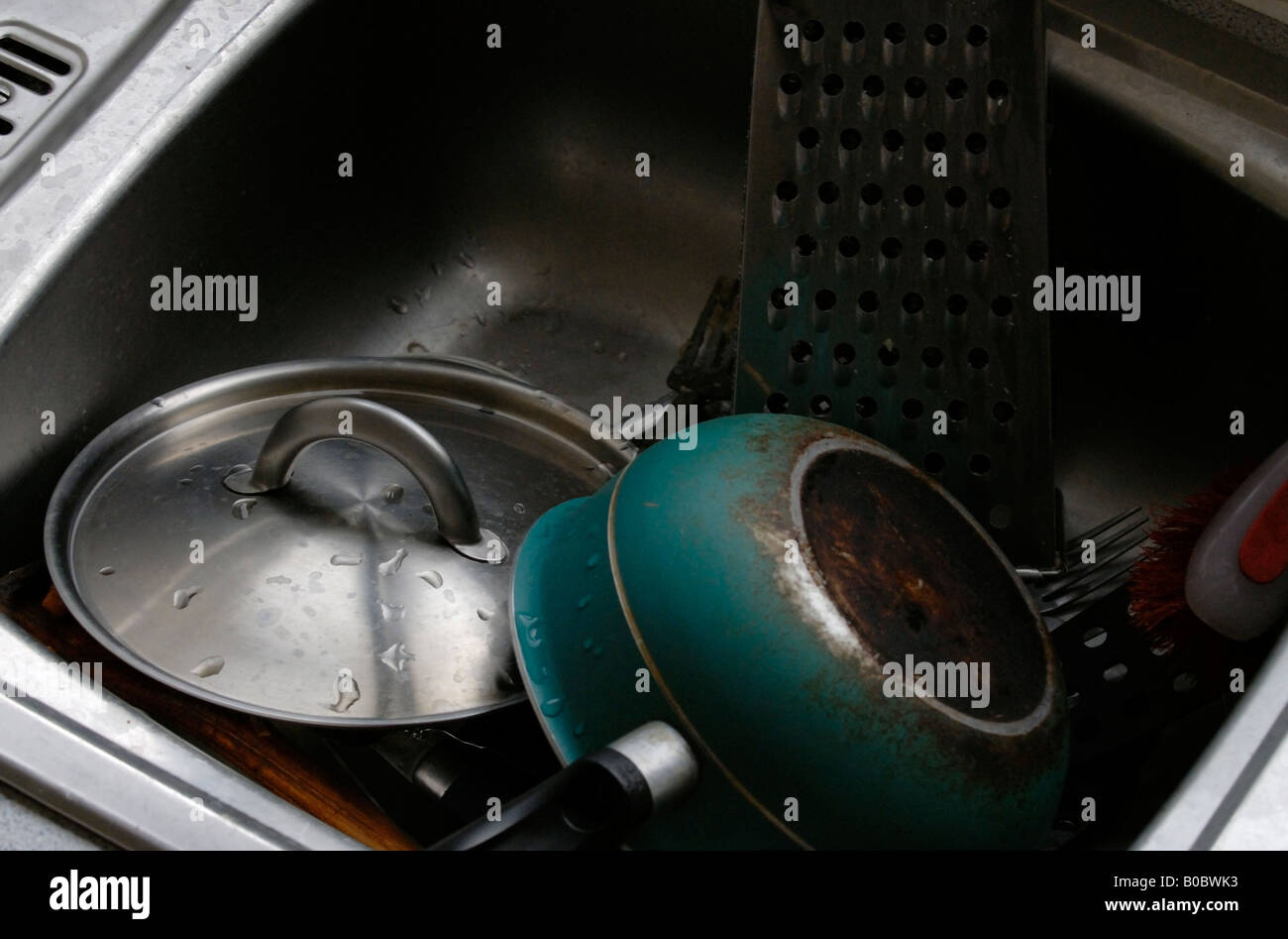 washing up in a sink Stock Photo - Alamy
