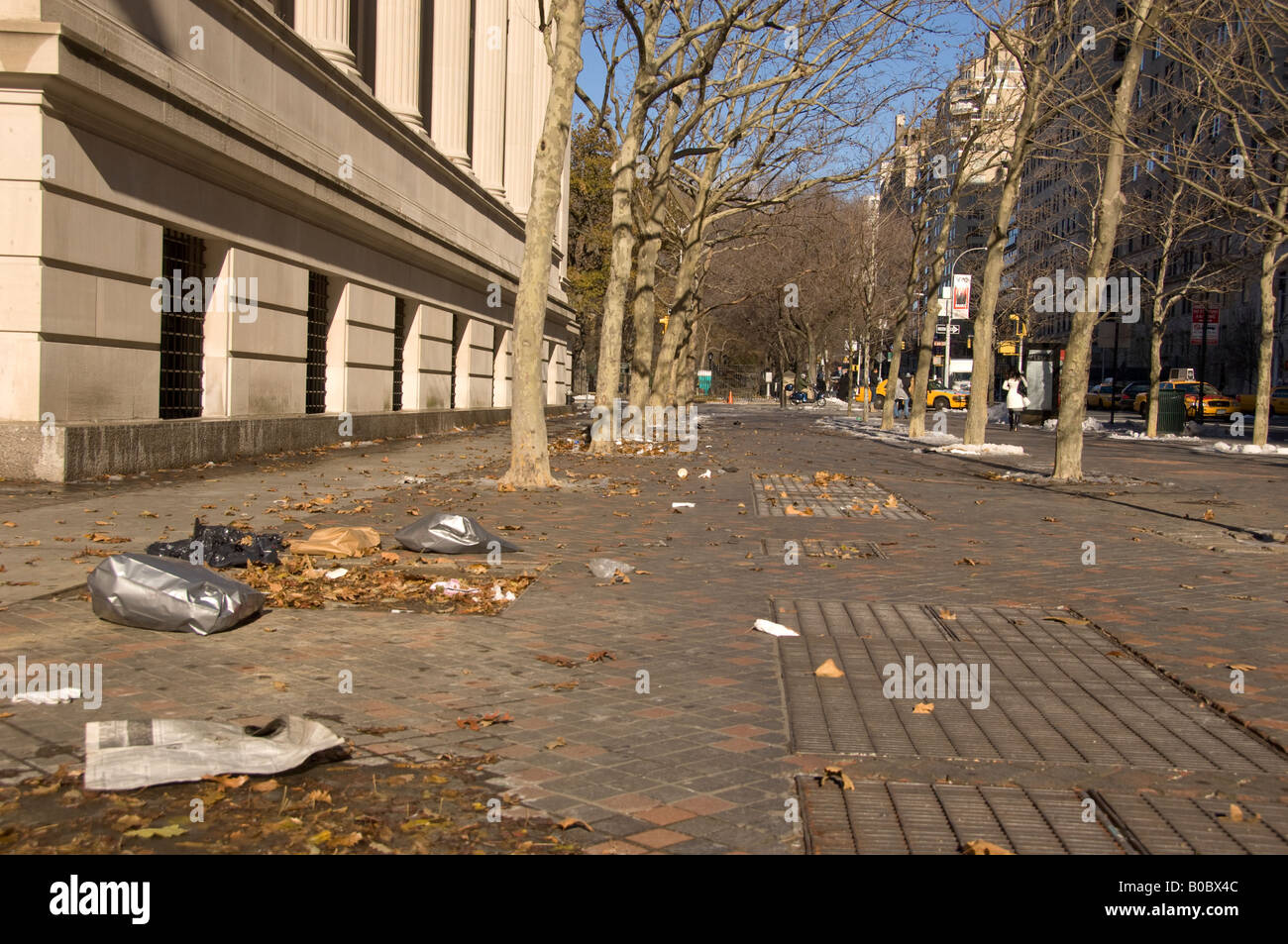trashy sidewalk of Manhattan, New York City Stock Photo - Alamy